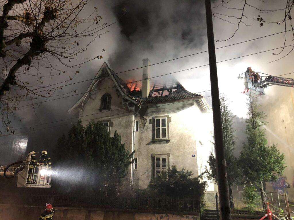 Brand in leerstehendem Gebäude in der Stadt Freiburg - SWI swissinfo.ch