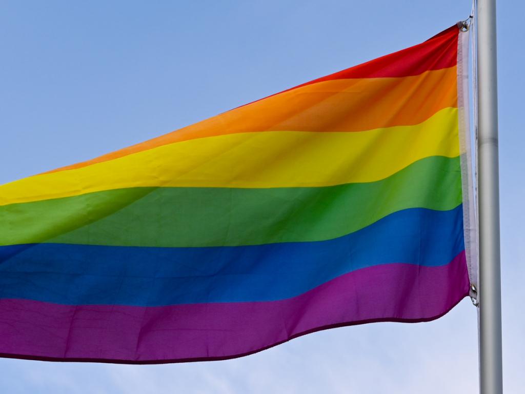 Bild der Kaaba neben LGBT-Fahne - Studenten in Istanbul festgenommen ...