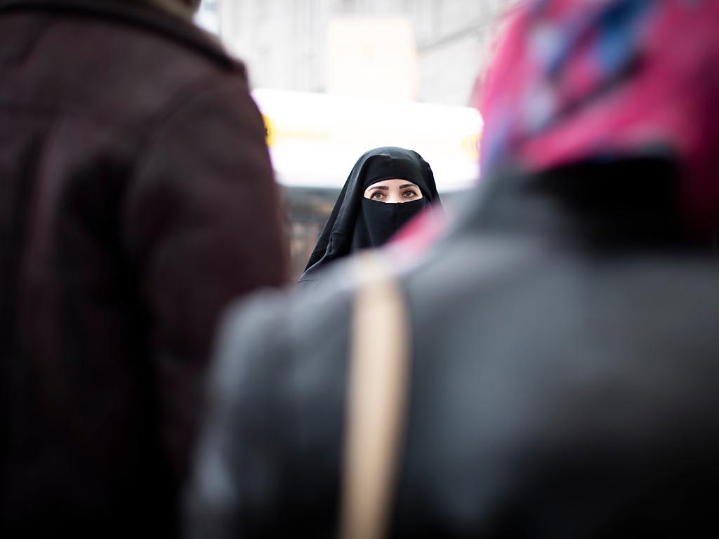 7 marzo: sondaggi, sì a divieto burqa e accordo Indonesia - SWI ...
