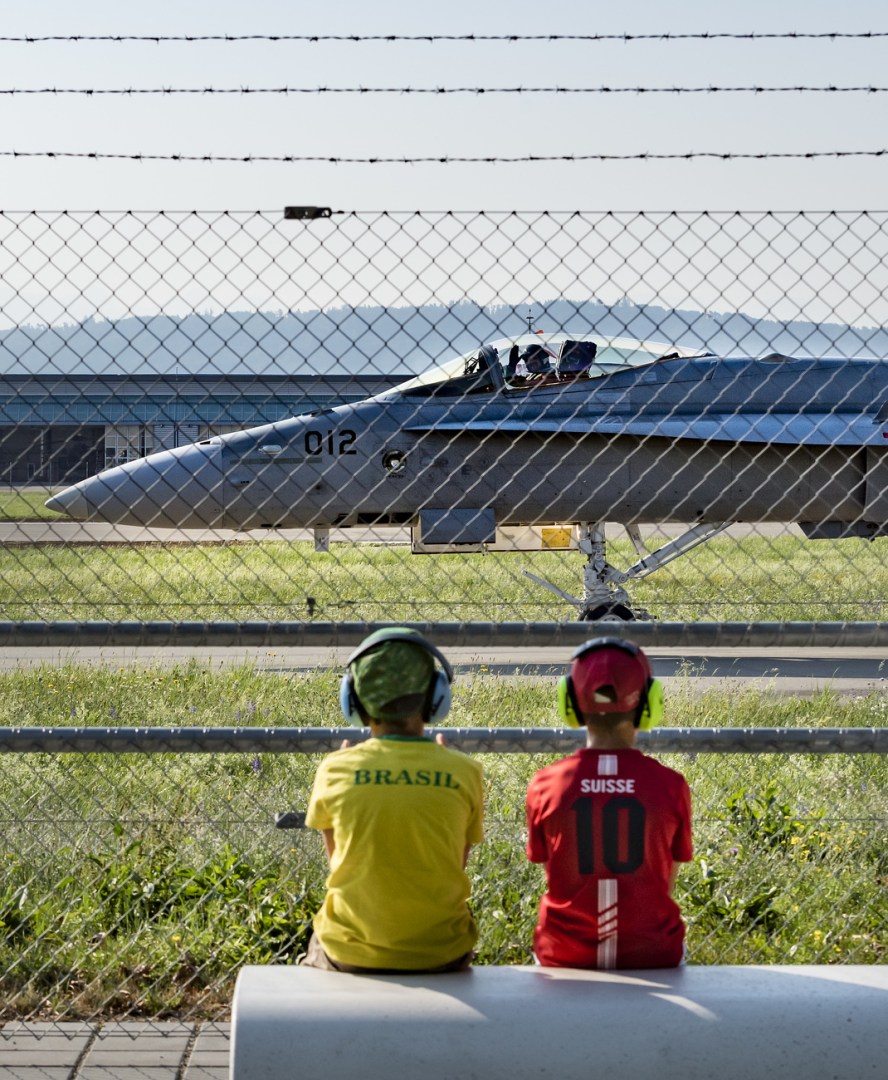 Swiss air space to be monitored by French system - SWI swissinfo.ch