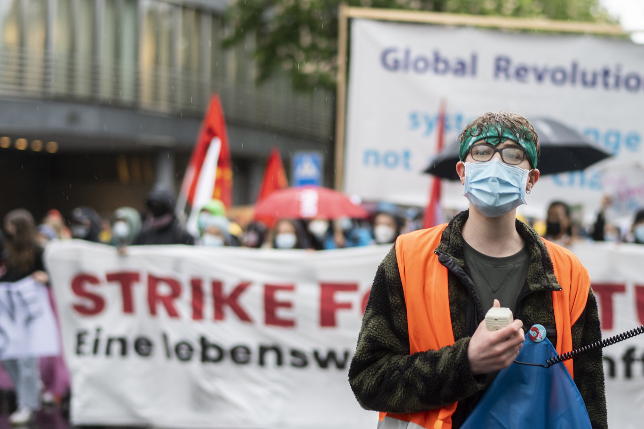 Climate activists resume street protests - SWI swissinfo.ch