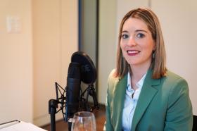 Alexandra Janssen im Geldcast - SWI swissinfo.ch