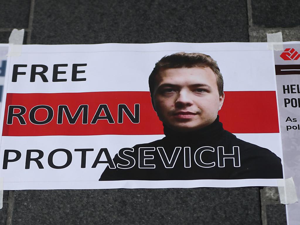 Belarus: Blogger Protassewitsch und Freundin in Hausarrest versetzt ...