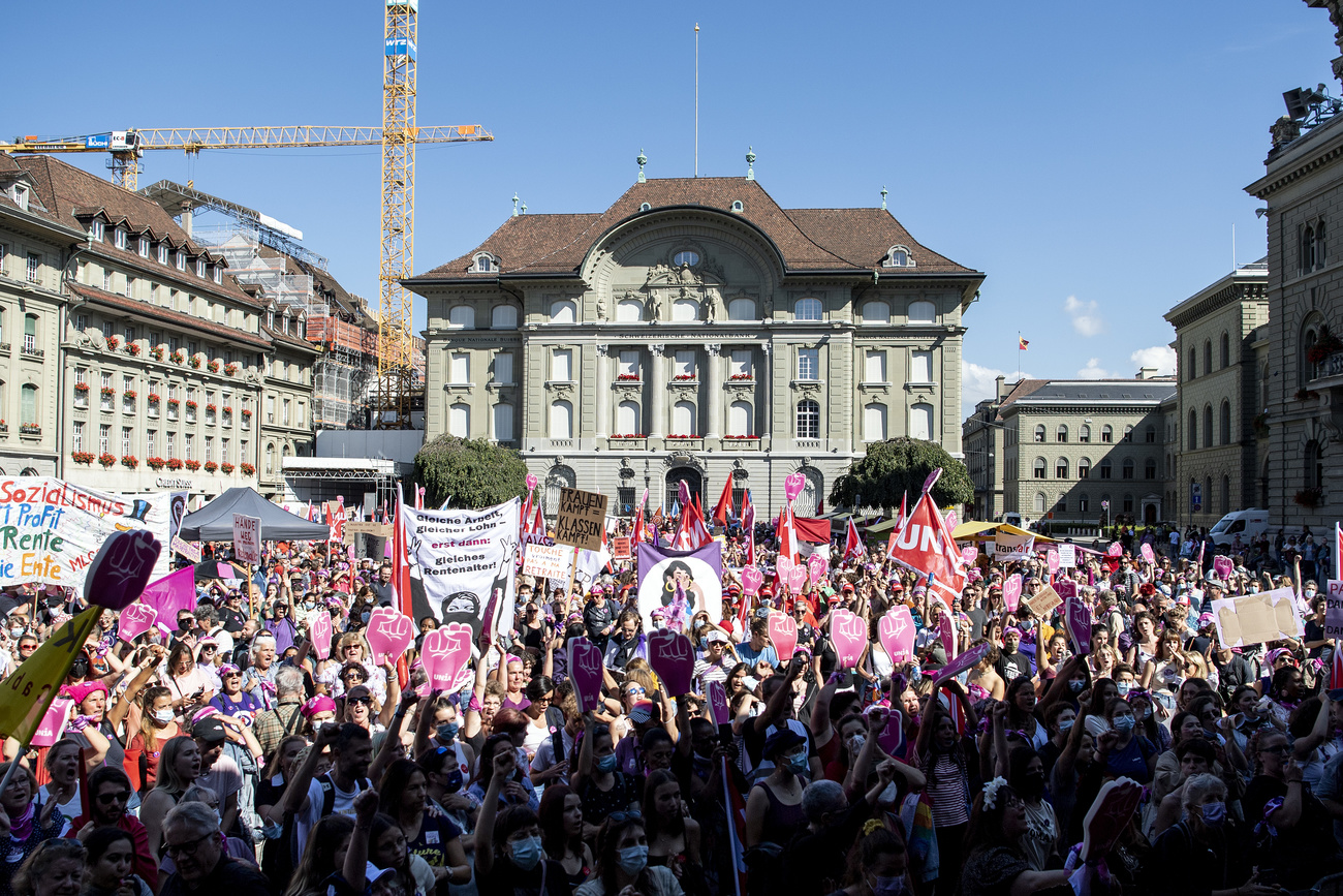 Unions contest pension reform plans with Bern demonstration - SWI ...