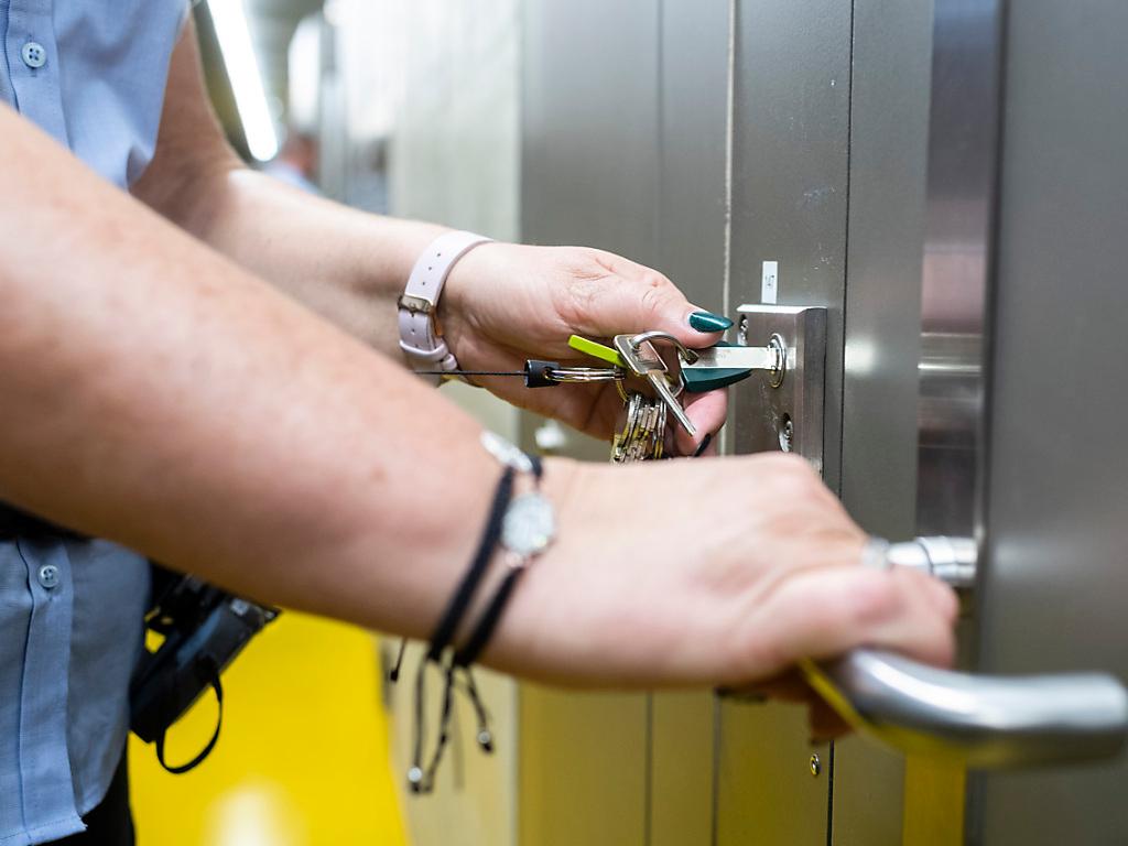 Deuxième suicide en deux semaines à la prison de Strasbourg - SWI ...