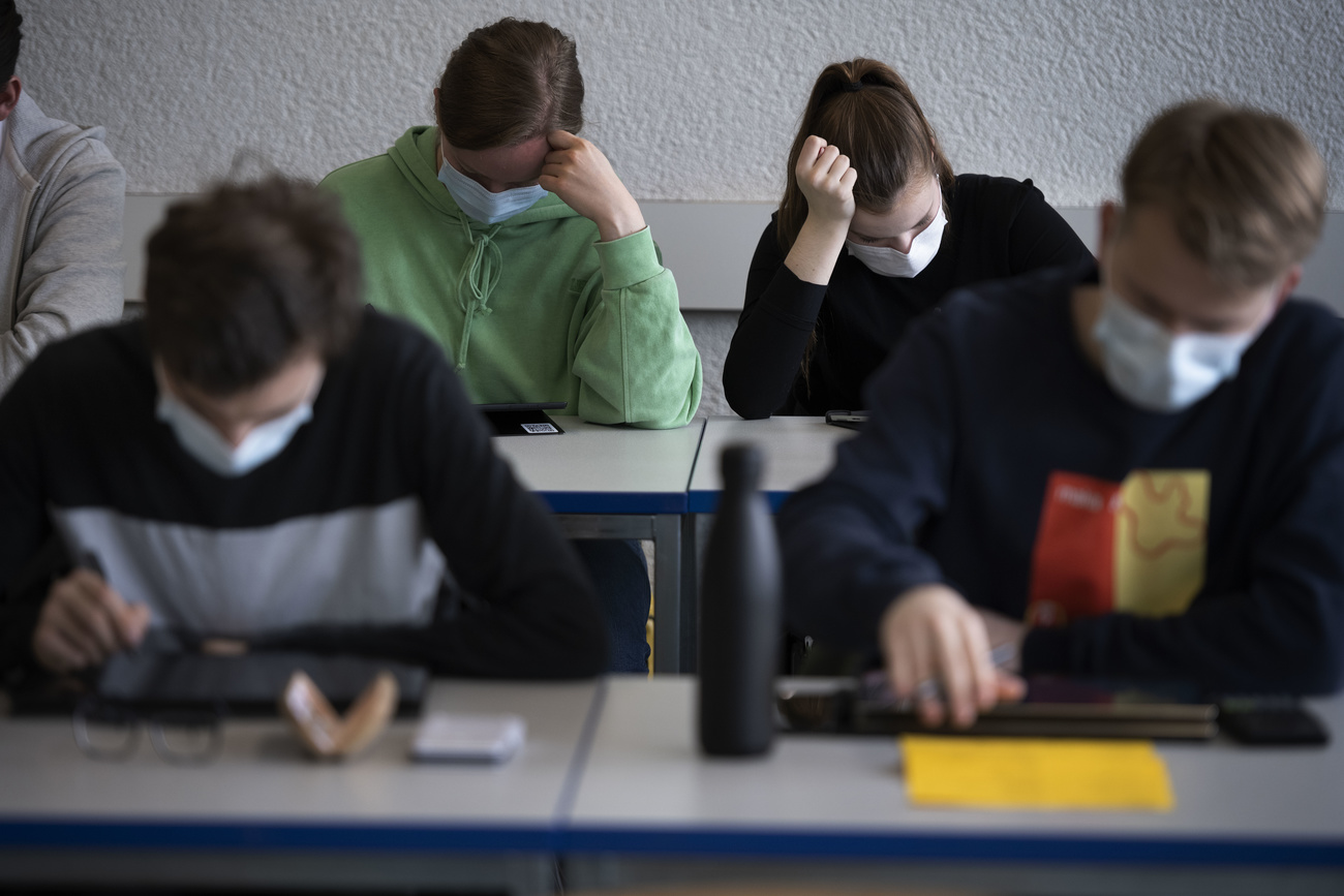 Study shows benefit of regular classroom ventilation - SWI swissinfo.ch