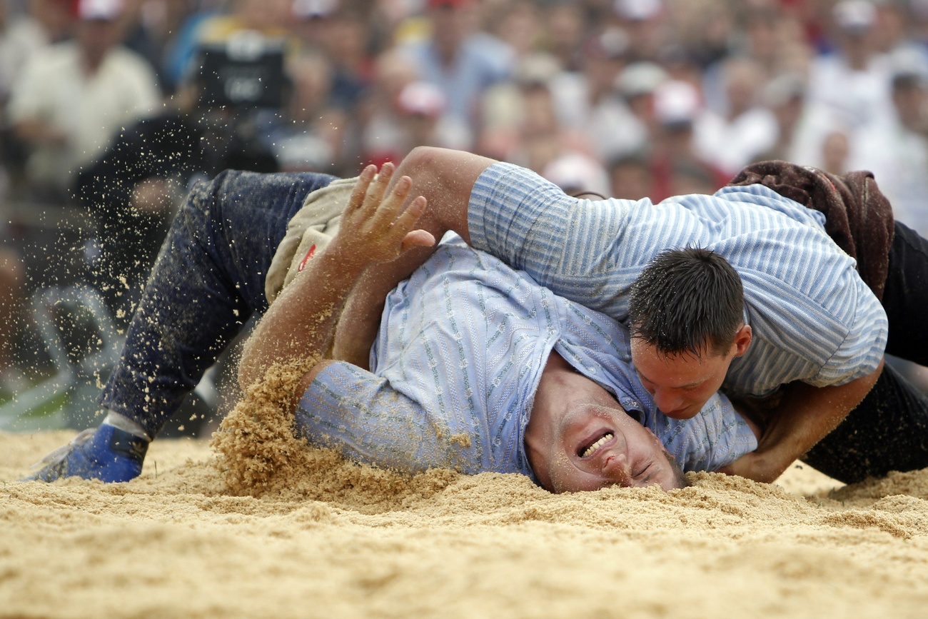 La lutte suisse, monument fabriqué de l'identité nationale - SWI ...