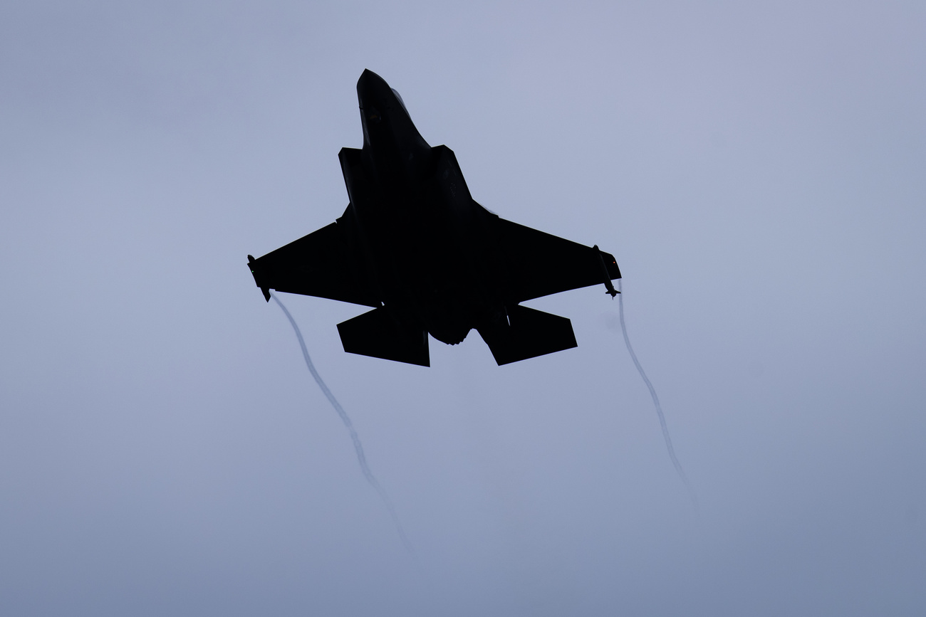 Swiss parliament approves purchase of F-35 jets from US - SWI swissinfo.ch