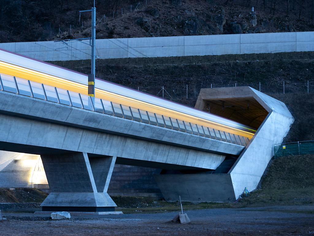 Les trains rapides doivent réduire leur vitesse dans les tunnels pour ...