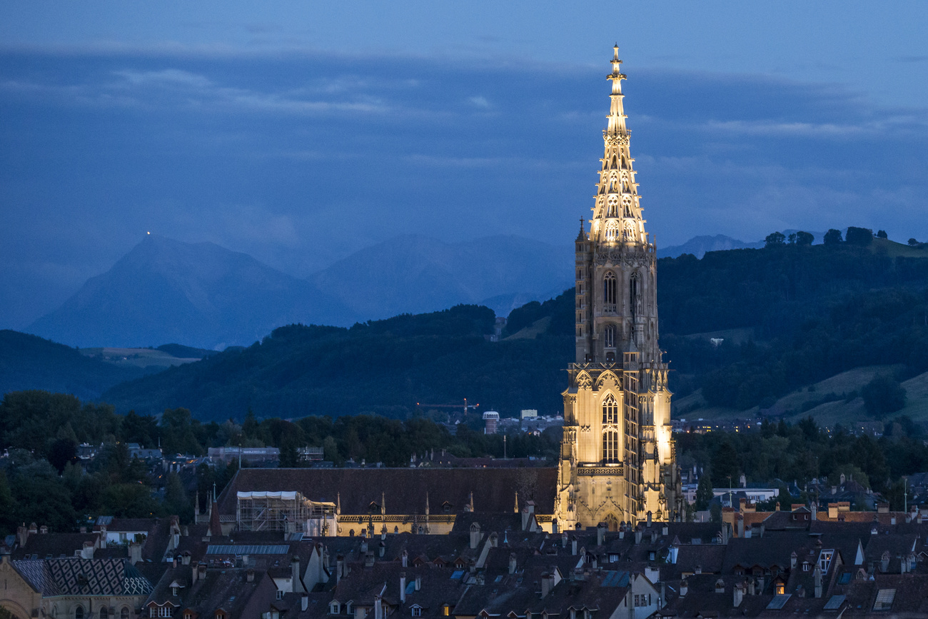 Catedral de Berna iluminada por razões de segurança - SWI swissinfo.ch