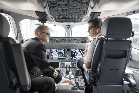 SWISS pilots approve new collective labour agreement - SWI swissinfo.ch