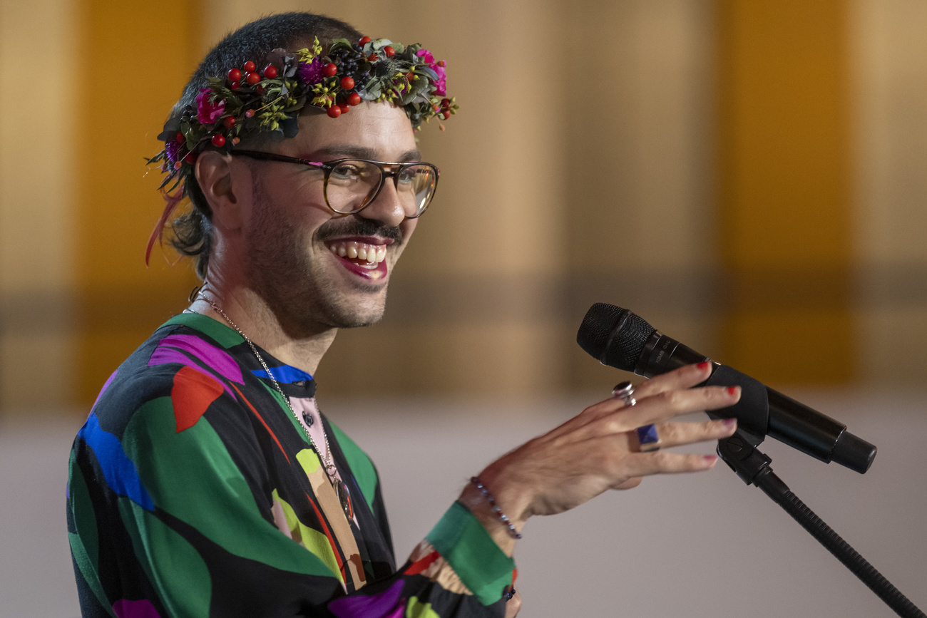 Kim de l'Horizon wins Swiss Book Prize - SWI swissinfo.ch