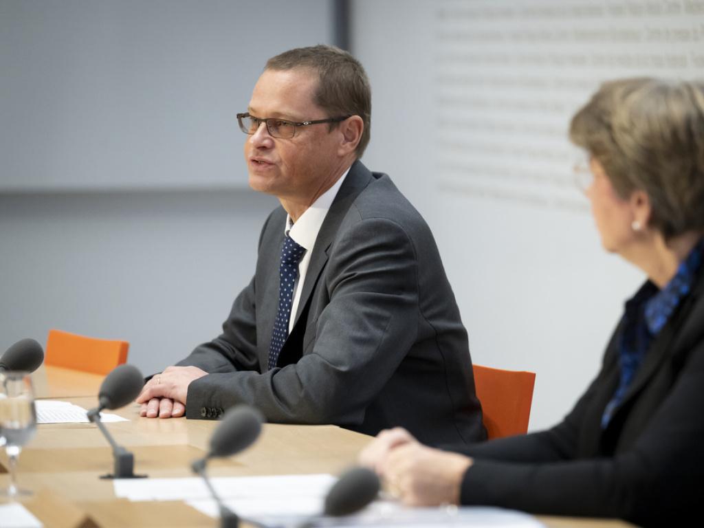 Urs Loher wird neuer Direktor des Bundesamtes für Rüstung - SWI ...