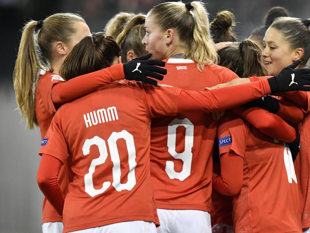 Nationalrat will Fussball-EM der Frauen in der Schweiz - SWI swissinfo.ch