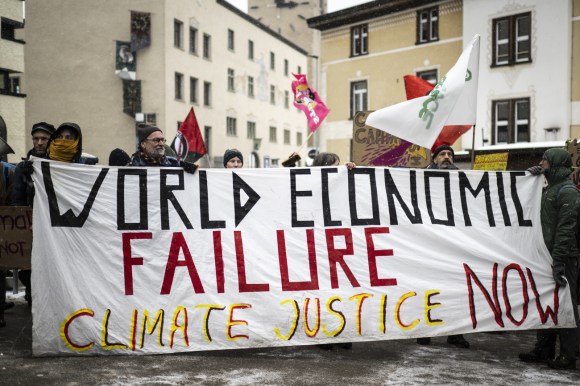 Anti-WEF demo held in Zurich - SWI swissinfo.ch