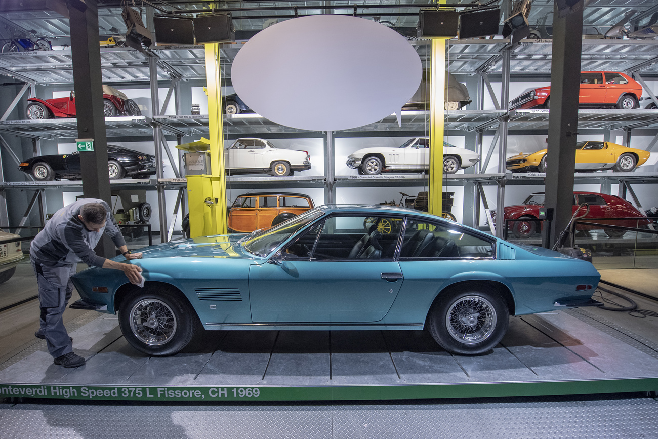 Swiss car market sees a dip in fortunes - SWI swissinfo.ch