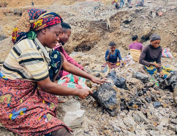 Rethinking artisanal cobalt mining in the DRC - SWI swissinfo.ch