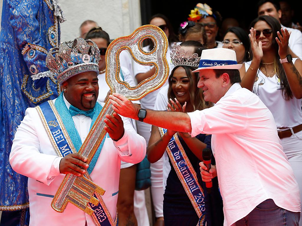 König Momo bekommt Stadtschlüssel: Karneval in Rio de Janeiro beginnt ...