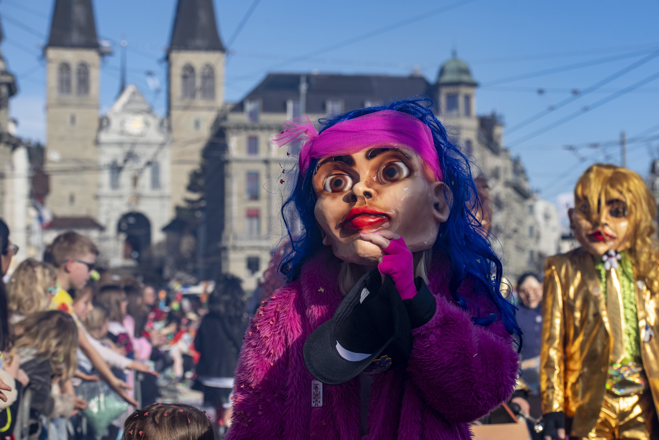 Lucerne enjoys record carnival attendance - SWI swissinfo.ch