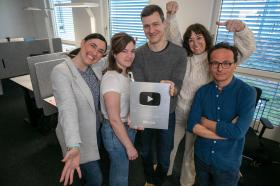 SWI swissinfo.ch erhält den Silbernen Youtube Play-Button - SWI ...