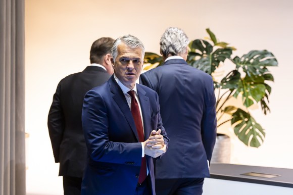 New UBS CEO tries to calm staff fears - SWI swissinfo.ch