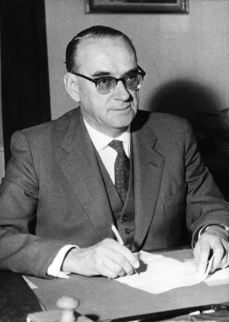 Congressional Gold Medal for Swiss diplomat who saved thousands of Jews ...