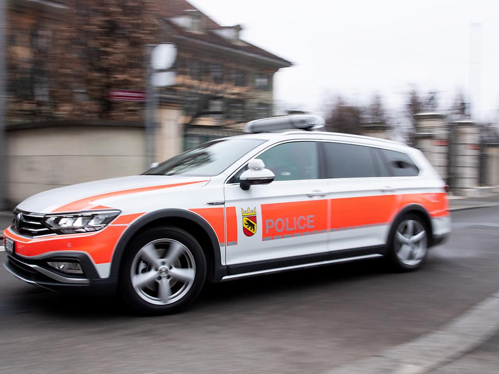 Mann flieht mit Polizeiauto auf A6 bei Bern - Polizei schiesst - SWI ...