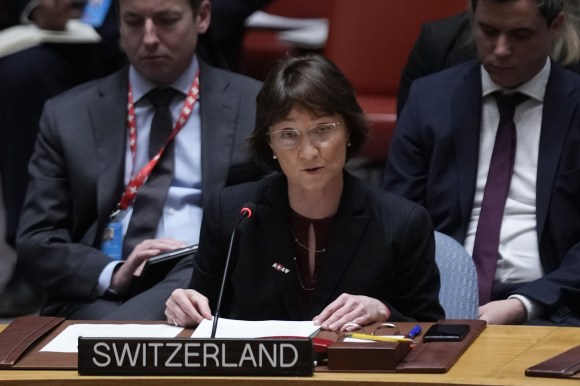 Swiss minister unveils portrait on Times Square in peacekeeping ...