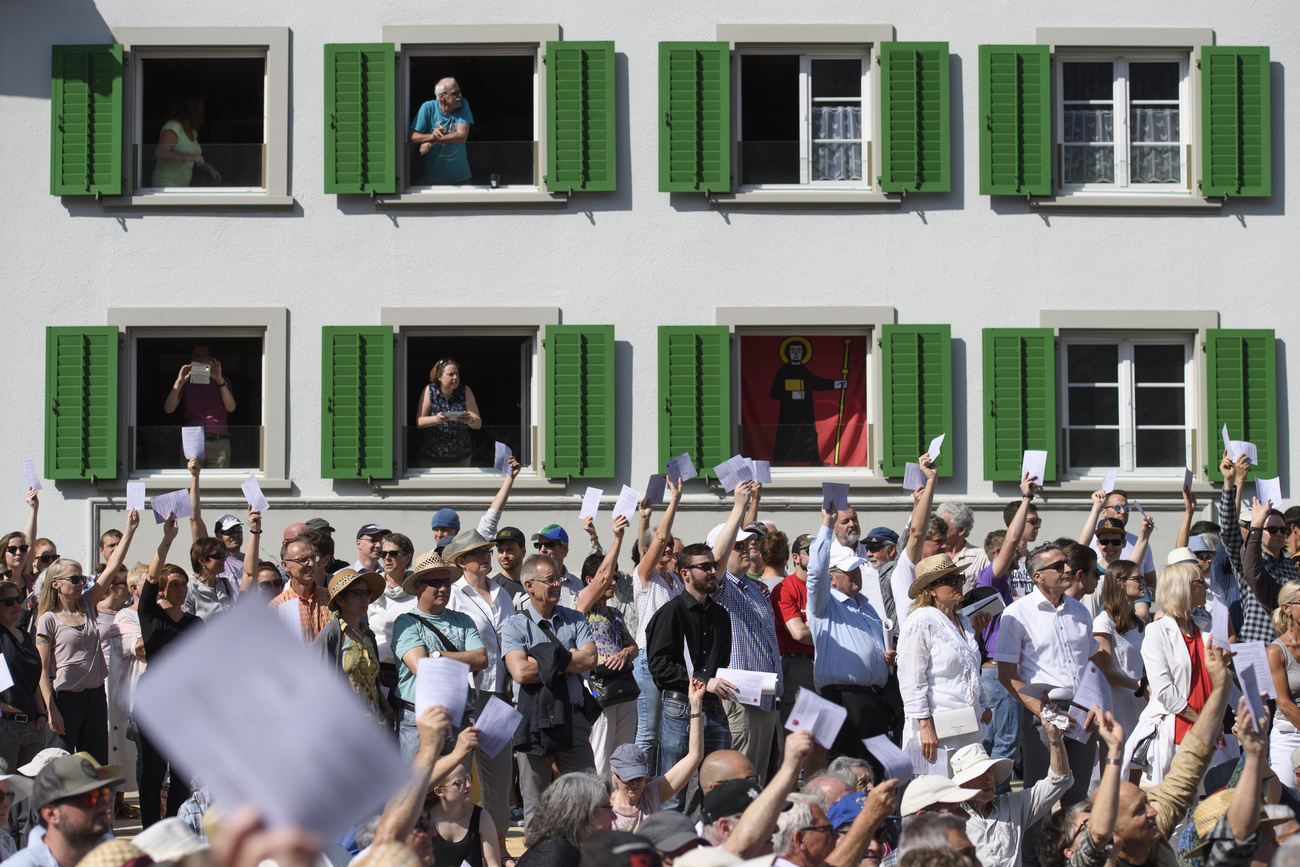 Initiative seeks voter power to sack Swiss government - SWI swissinfo.ch