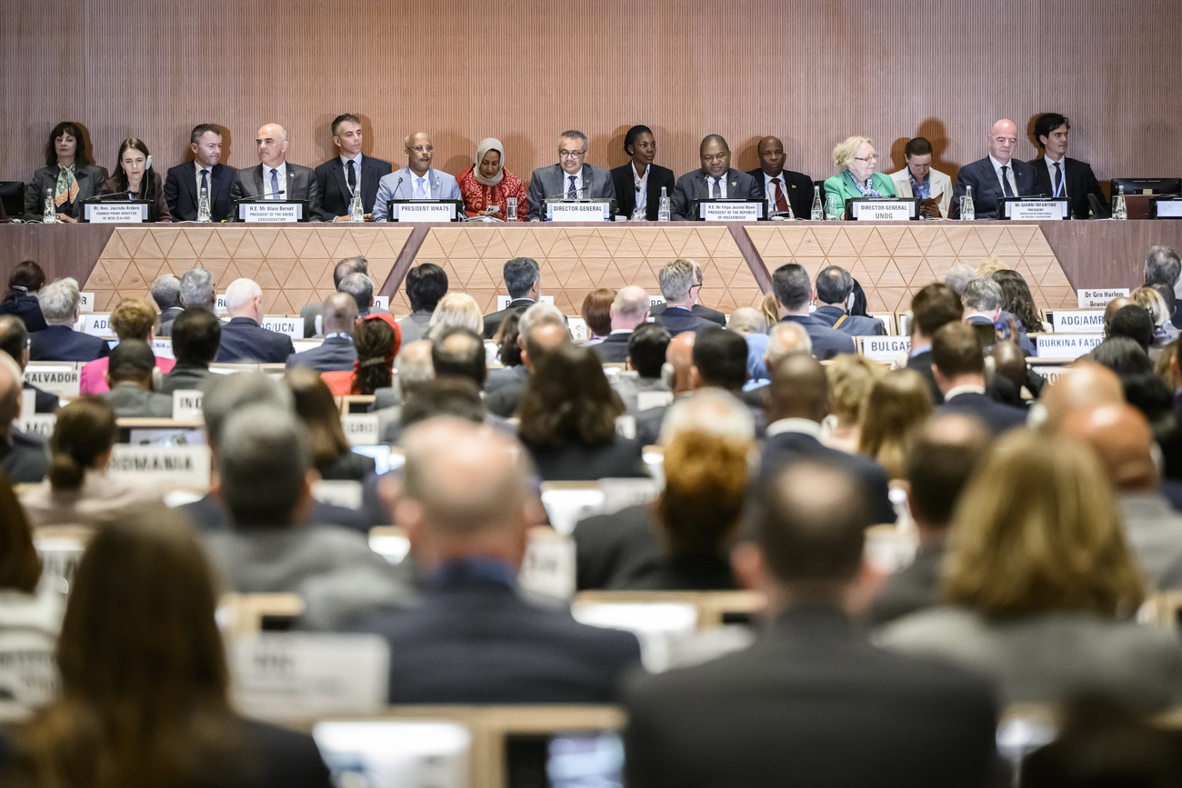 OMS: El presidente suizo insta al mundo a "permanecer alerta" ante el ...