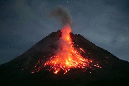 Nueva espectacular erupción del volcán indonesio Merapi - SWI swissinfo.ch