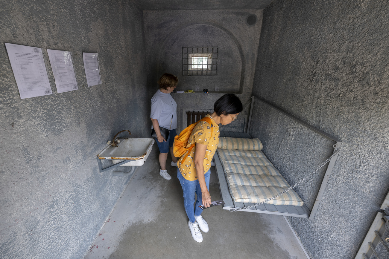 Replica of Alexei Navalny’s cell installed in Geneva - SWI swissinfo.ch