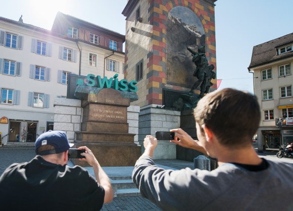 The Swiss National Day commemorative badge an astounding success - SWI ...