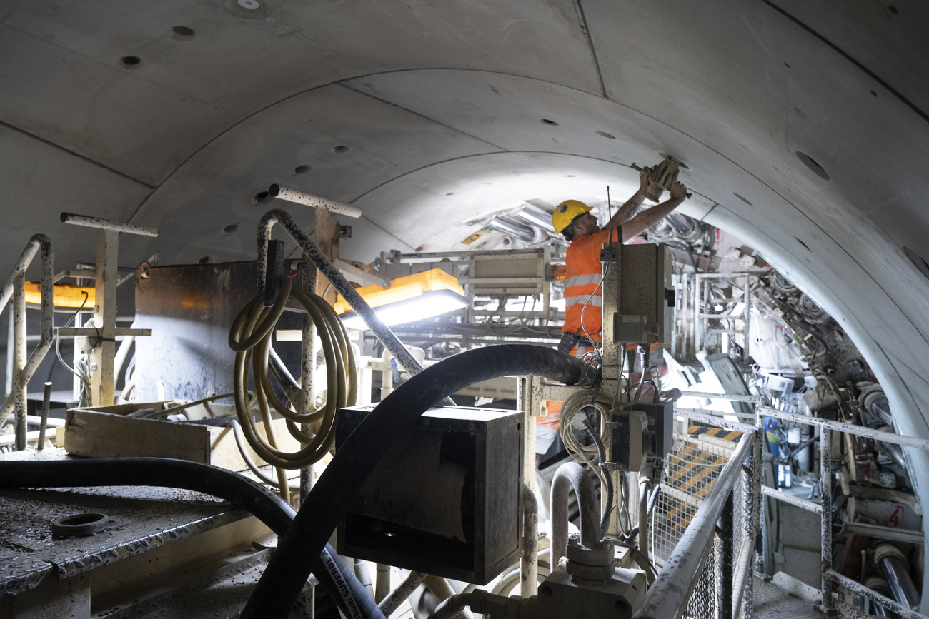 Italy offers support to resolve Gotthard tunnel problems - SWI swissinfo.ch