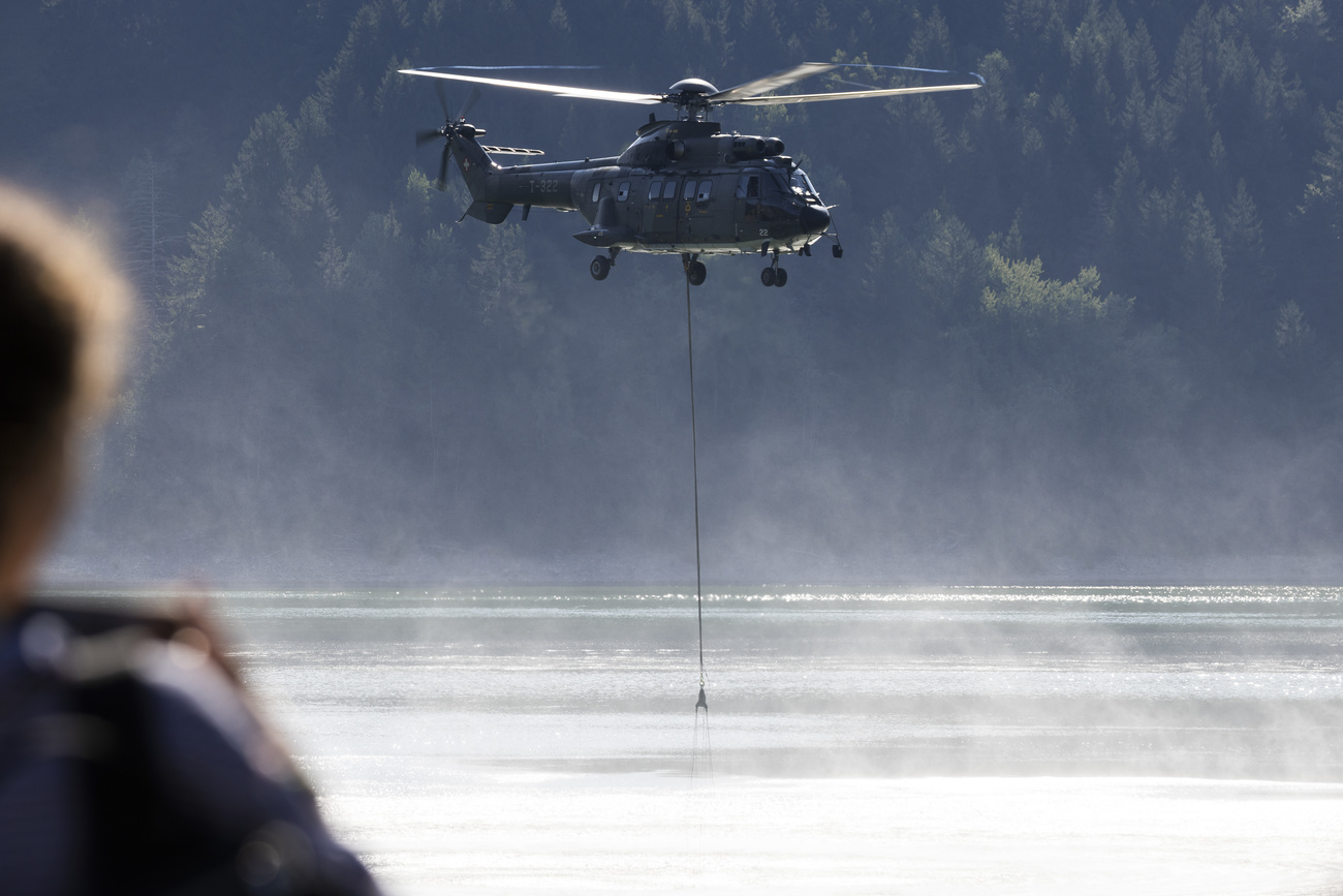 Swiss army helicopters deployed to extinguish forest fires in Greece ...