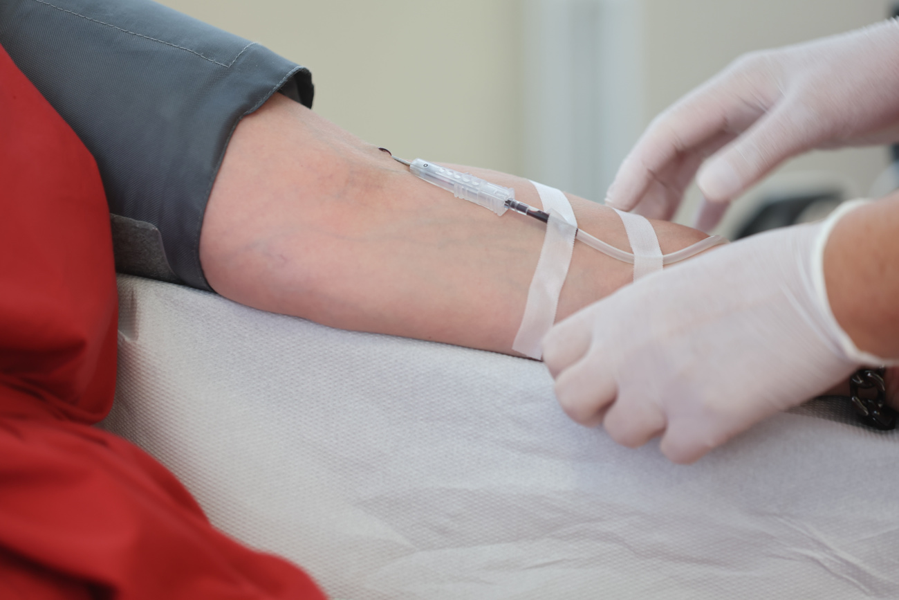 Thousandth blood stem cell donation to Swiss Red Cross - SWI swissinfo.ch