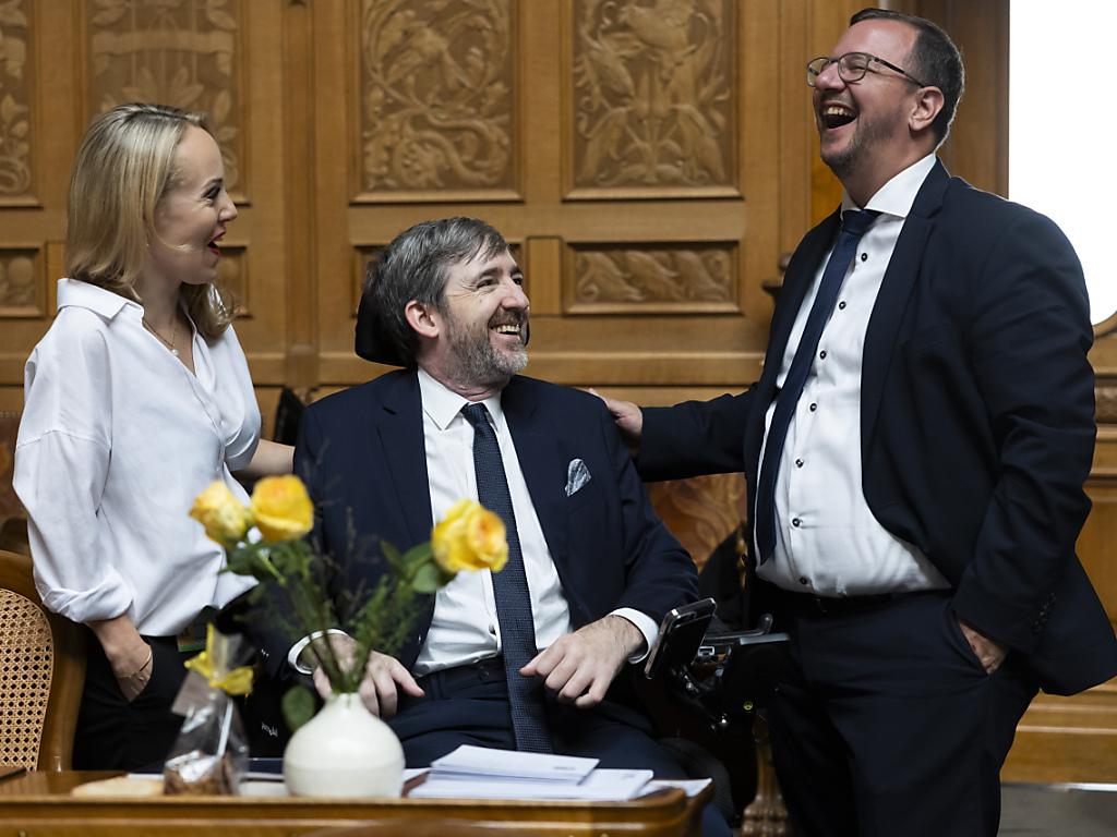 Mitte-Nationalrat Philipp Kutter nach Unfall zurück im Parlament - SWI ...