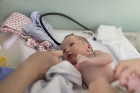 Swiss birth rate sees major decline - SWI swissinfo.ch