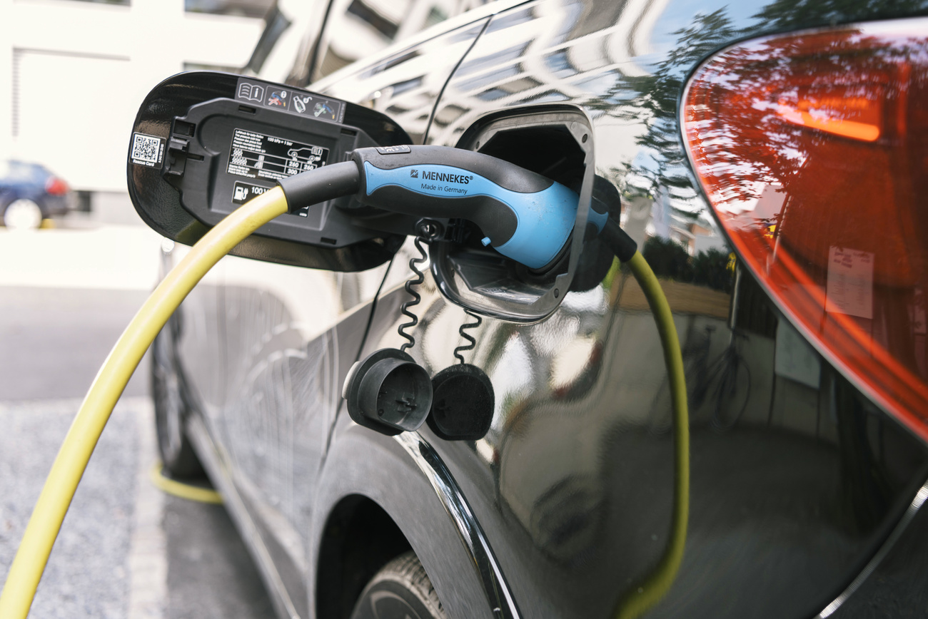 Share of electric cars drives forward in Switzerland - SWI swissinfo.ch