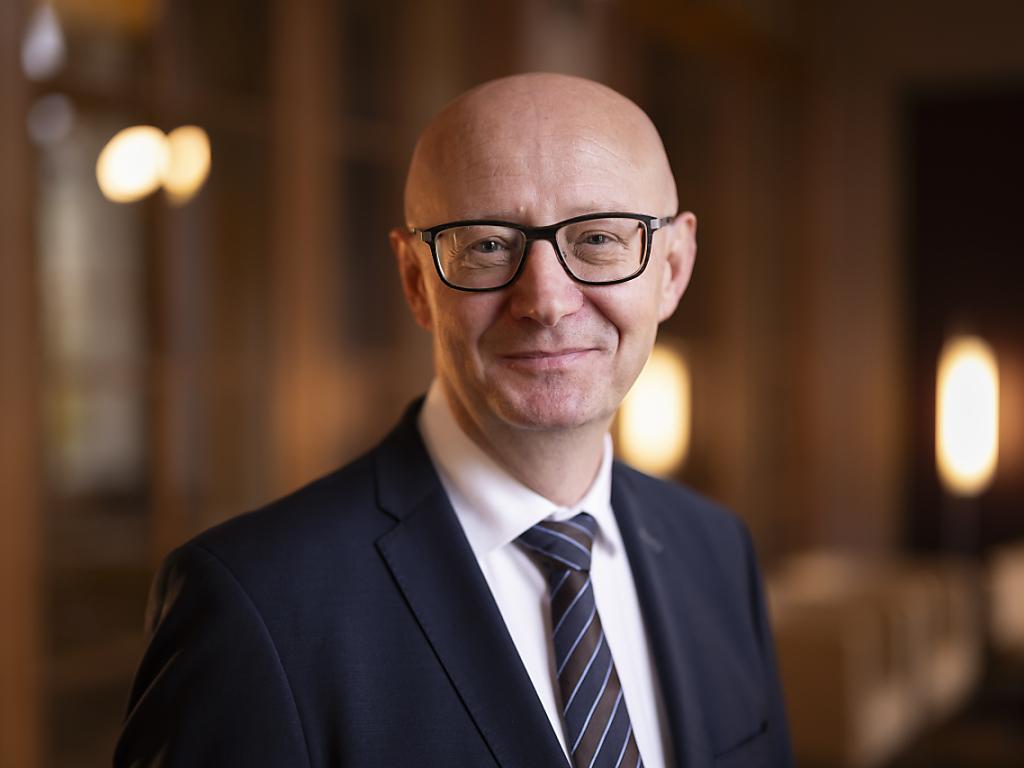 Vizekanzler Viktor Rossi (GLP) zum neuen Bundeskanzler gewählt - SWI swissinfo.ch