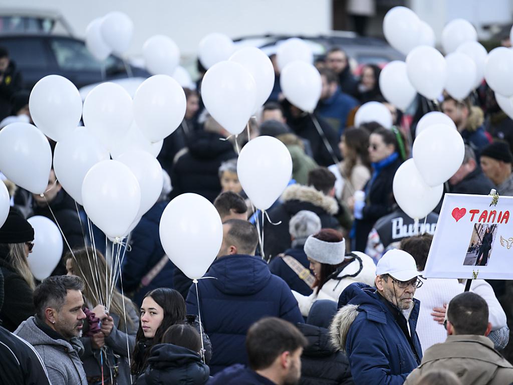 Quelque 500 personnes réunies pour une marche blanche à Sion - SWI ...